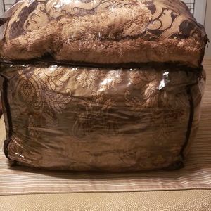 Lenox | Bedding | Lenox Queen Size Comforter | Poshmark